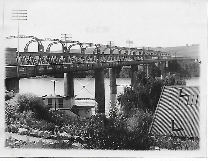 Photo of the Murray Bridge by Walter Neagle, c 1950.; Walter J Neagle ...