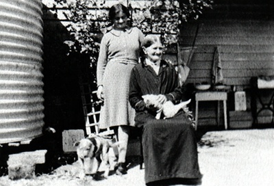 Bessie Ellis and Anna Maria Ellis; 1930s; P95-69 | eHive