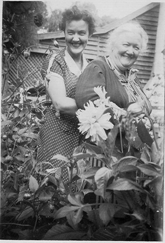 Pat Royce and Mother Amy Royce; 1940s; P2009-117 | eHive