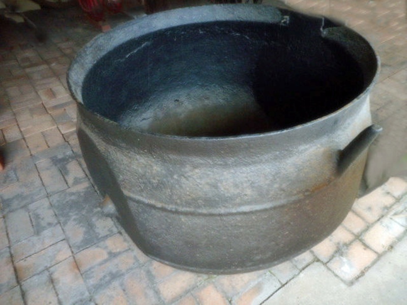 Whale oil try pot; 300467 | eHive