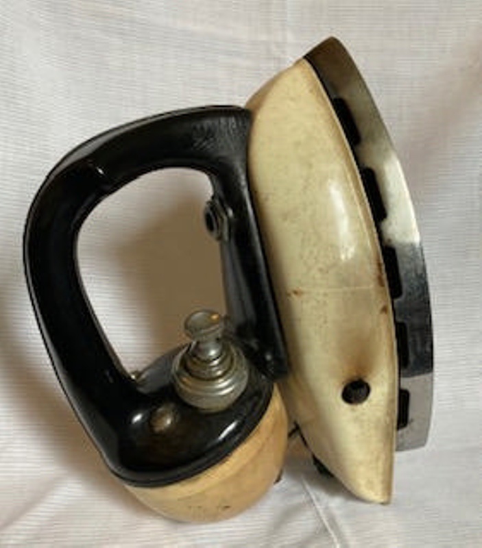 Tilley iron; Tilley; 1950-1960; CRV:2021.3 | eHive