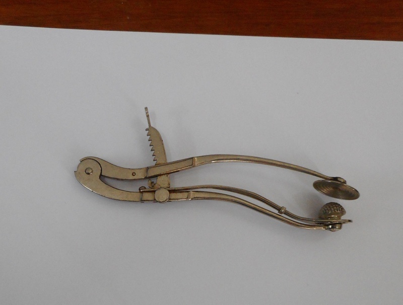 Tongue clamp; INV212 | eHive