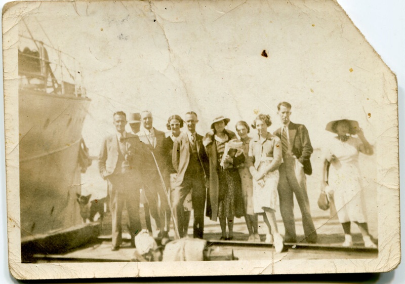 Group of holiday makers on a wharf - possibly Kingscote, with SS ...