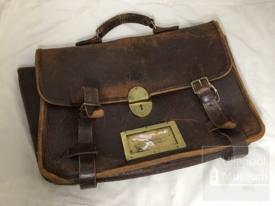 Ministerial briefcase from WW2 (circa 1945) with key ; ULM 2001 007 a ...