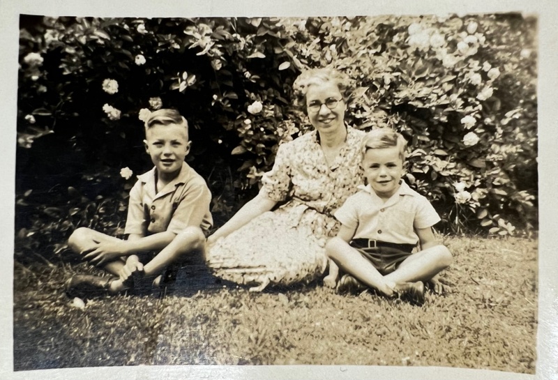 Portrait Photograph : Gwen Moffatt with Doug and Ken Moffatt.; IM2022/8 ...