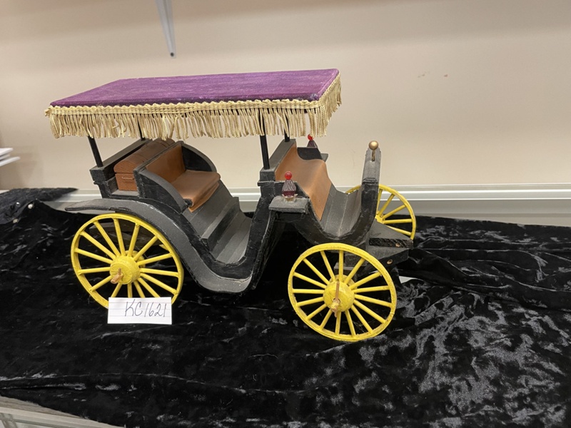 Replica scale model of a surrey Scale model of two surreys with fringe ...