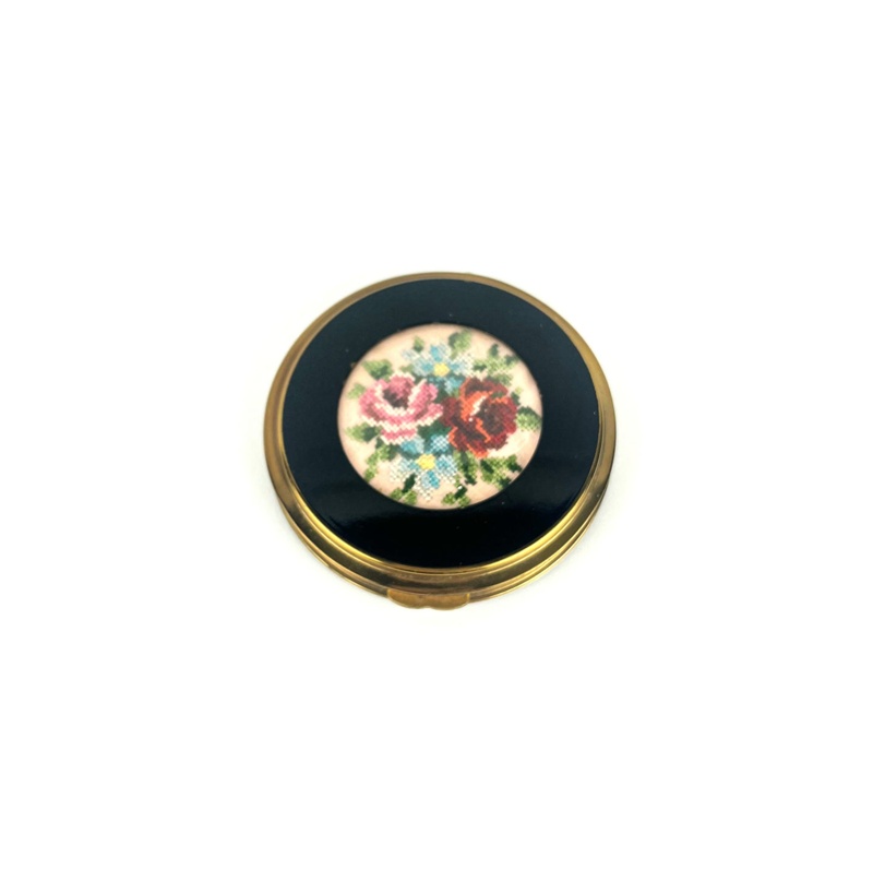 Powder compact; c. 1950s; H00.207 | eHive