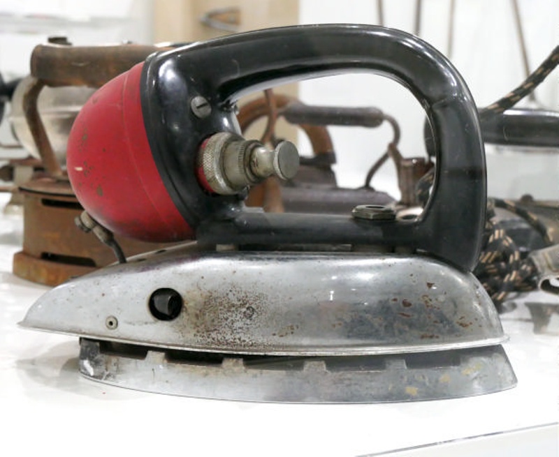 Paraffin pressure iron ; Tilley Lamp Co. Ltd.; c. 1960's; 1980.1395 | eHive