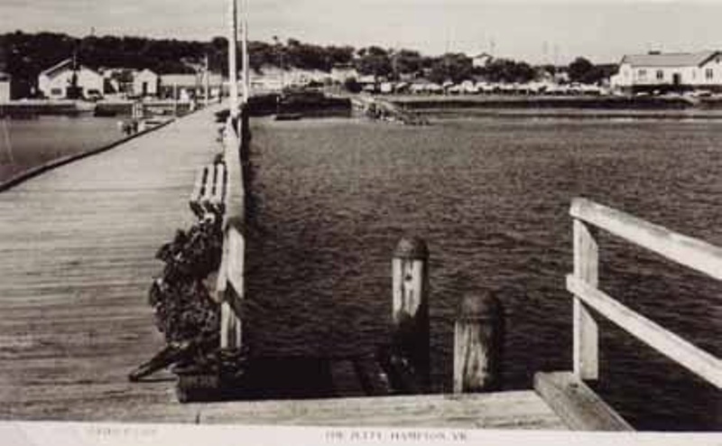 The jetty, Hampton, Vic. [i.e. Sandringham Pier]; 1950; P1894 | eHive