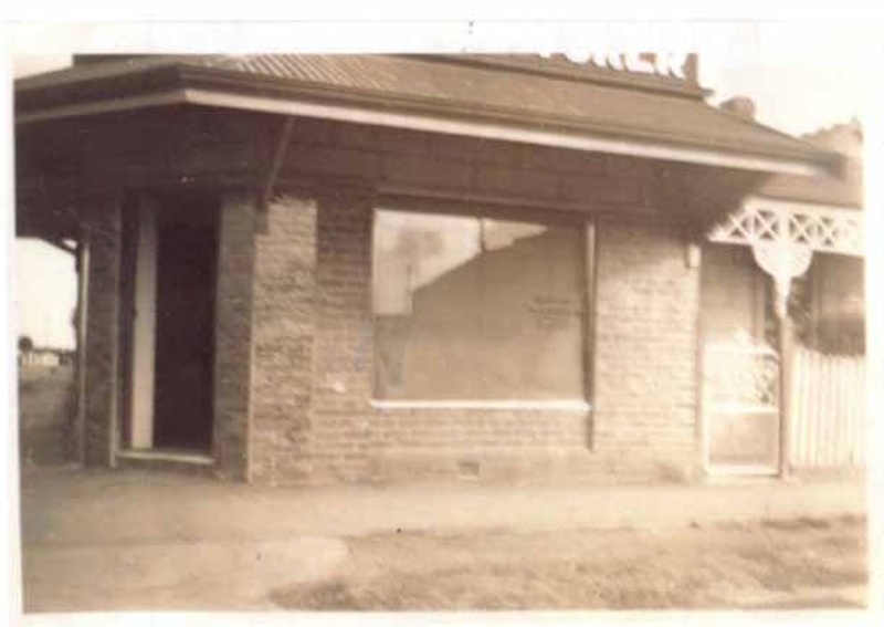 Hunt's Bakery, north-west corner of Waltham Street and Chalmers Avenue ...