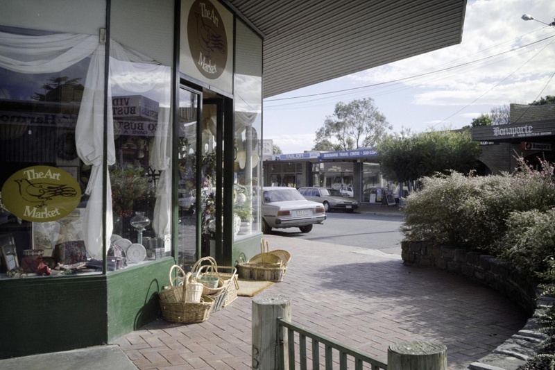The Concourse in Beaumaris; Reynolds, Pauline; 1991; PD3793 | eHive