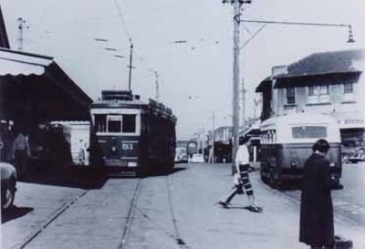 Electric tramcar no. 51 and the Beaumaris bus at Sandringham station ...