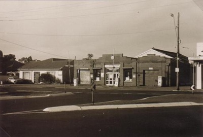 Peter Johnstone Motors in Bluff Road, Sandringham; 1988 Jun. 6; P0839 ...