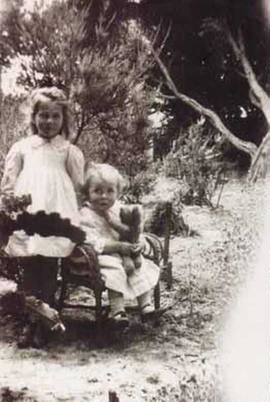 Lucy and Ida Washington; c. 1910; P2147 | eHive