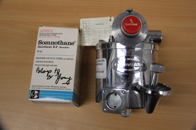 Fluotec Mk2 halothane vapouriser with bottle of halothane.; 101 | eHive