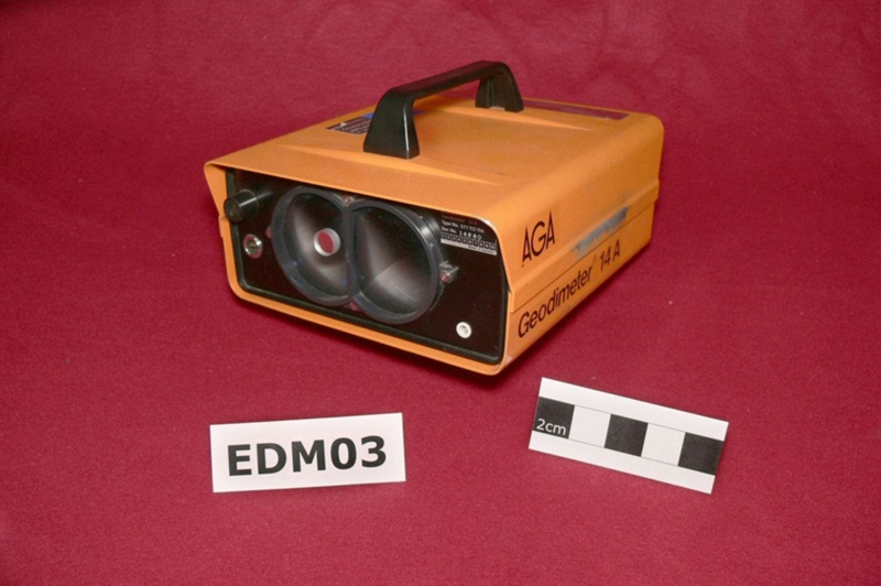 AGA Geodimeter 14A S/N 14880 ; EDM 03 | eHive