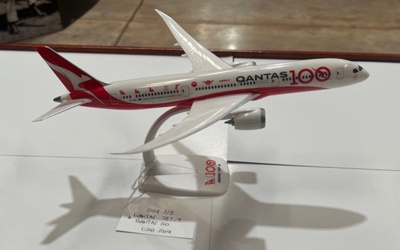Diecast Model Qantas Boeing 787-9 "Qantas 100" 1:200 scale; 2024.328 ...