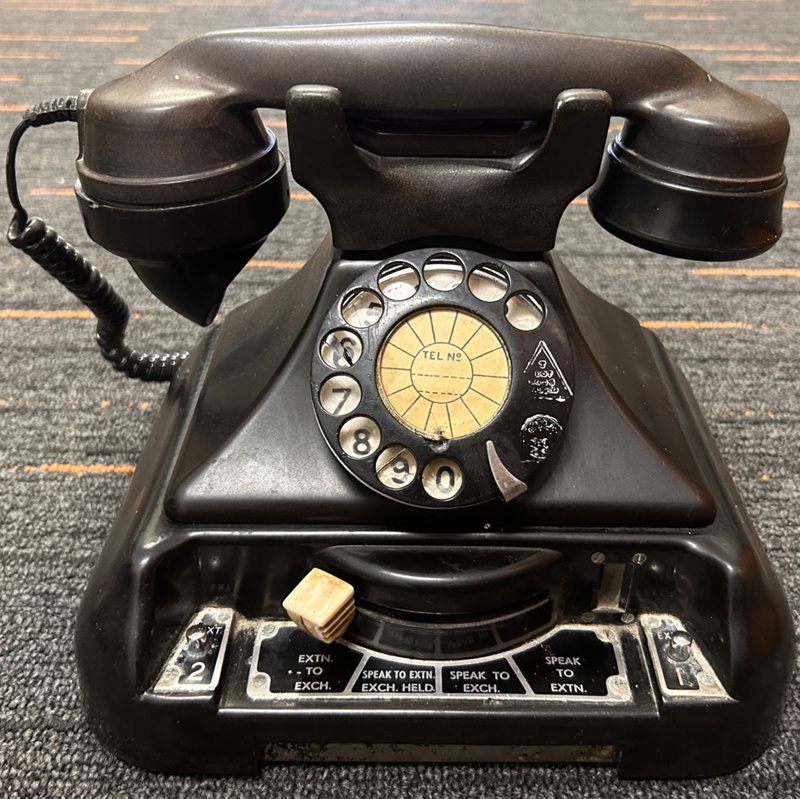 Vintage 1930s Bakelite GPO Telephone; GEC; HW056 | eHive