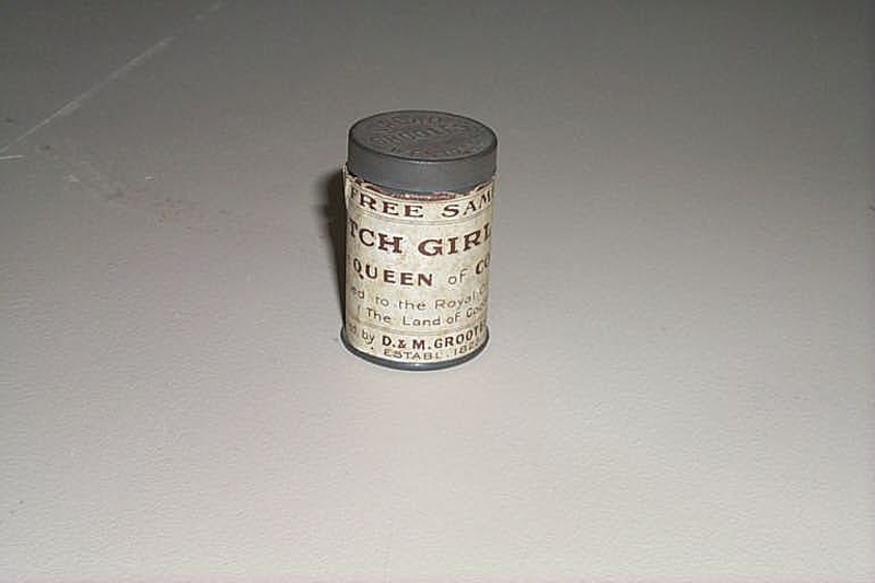 Sample tin (1), Showtime sample bags; 06041-1 | eHive