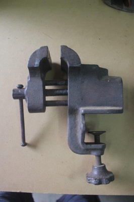 Vice, Small bench; 04792 | eHive