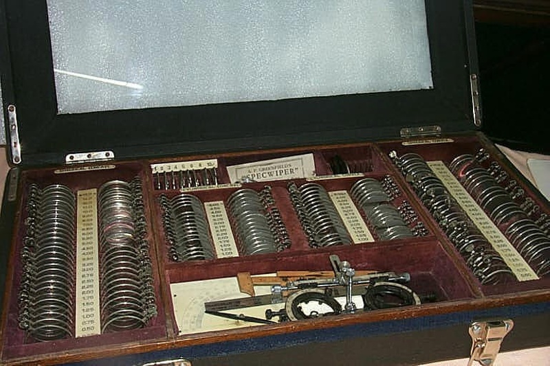 Optical testing lens and testing frames, Set of; 05165 | eHive