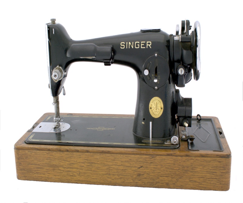 SINGER PORTABLE ROTATING HOOK REVERSE FEED SEWING MACHINE MODEL 201k IN ...