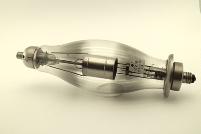 HIGH VOLTAGE RADIO RECTIFIER 'VALVE'; c1940's; TPSM1044 | eHive